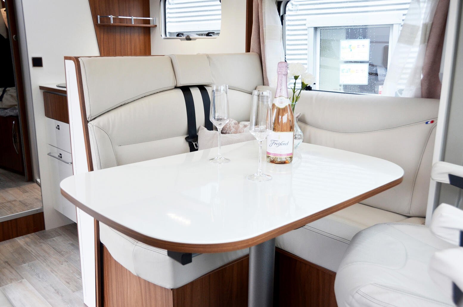 Pilote P746GJ: Listklättrande fransos - Husvagn & Camping