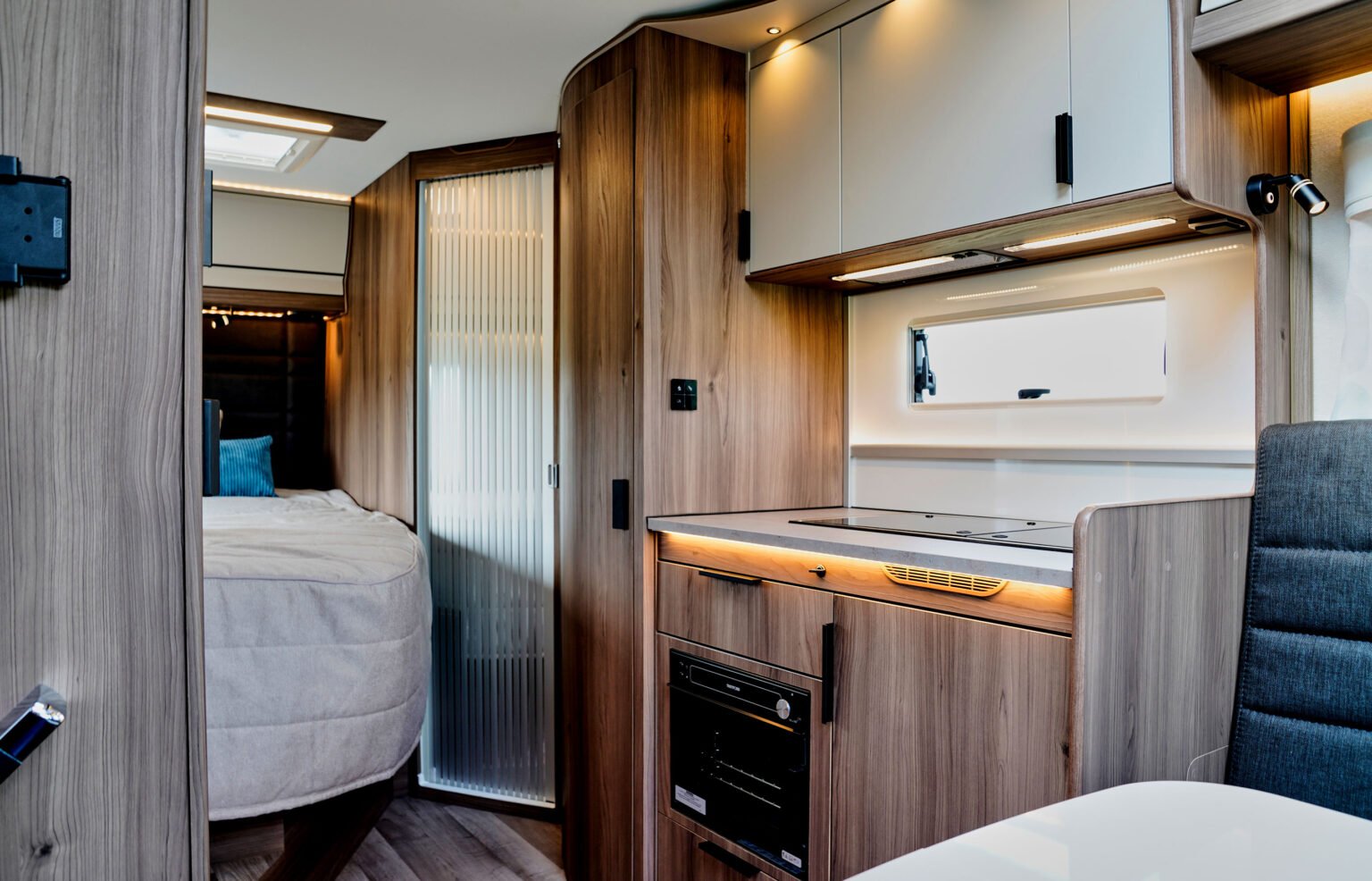 Kabe Novum Compact 720 LXL: Smal och slimmad - Husvagn & Camping