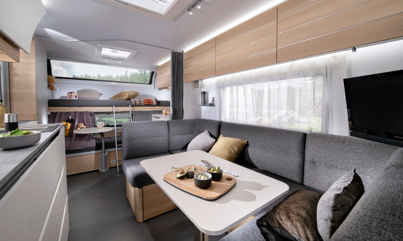 Adria Adora 613 PK: Flirtar med tonårsfamiljen - Husvagn & Camping